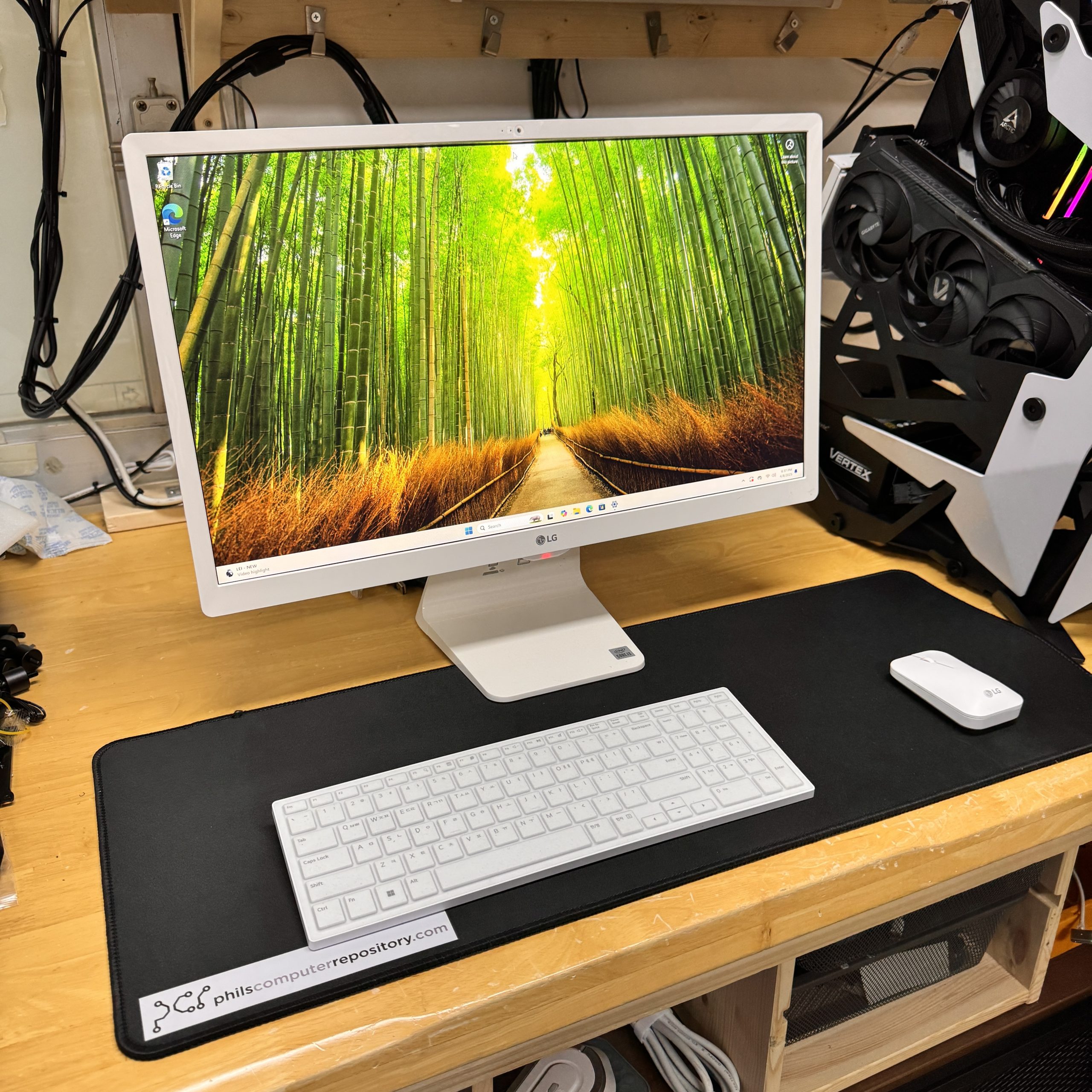 (SOLD) LG All-In-One Desktop Set - Phil's Computer Repository